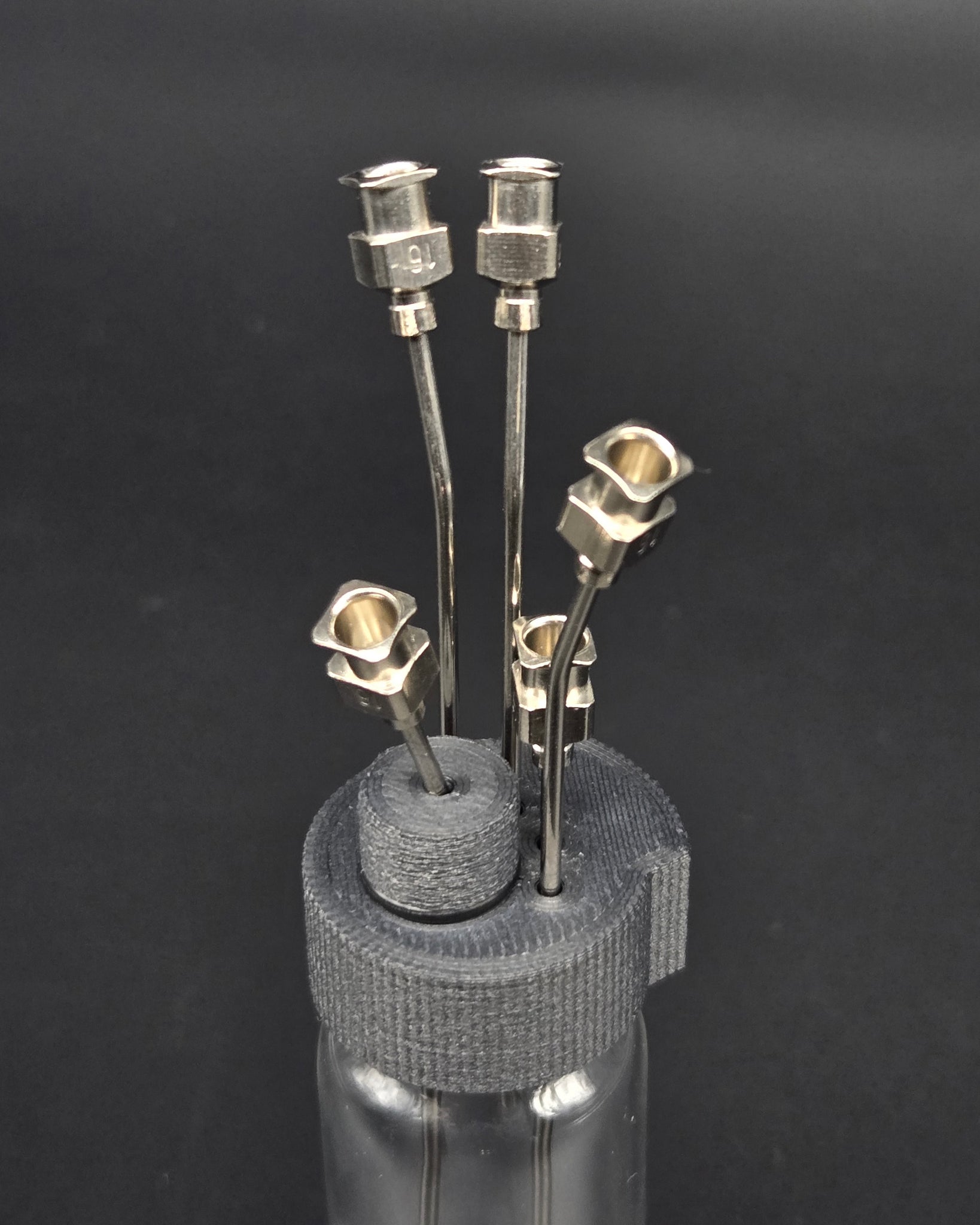 Vial plug with additional port for stainless steel tube | Pioreactor
